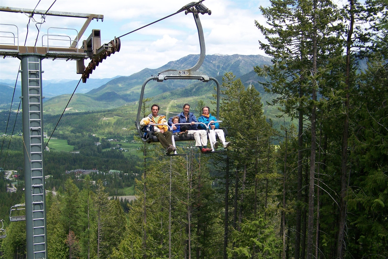 Fernie Hotel Specials-BC Canada Resort information | Red Tree Lodge