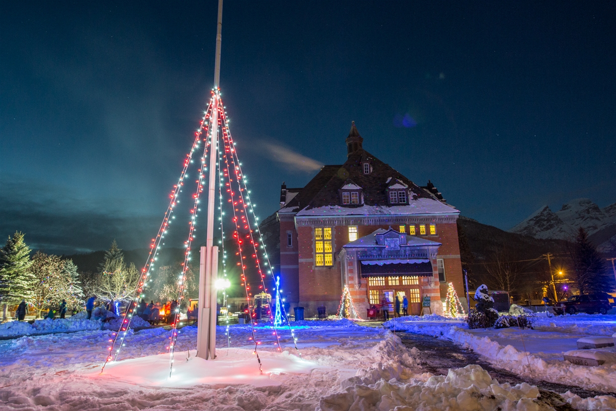 Festive Fernie » Hotel in Fernie, BC - Red Tree Lodge
